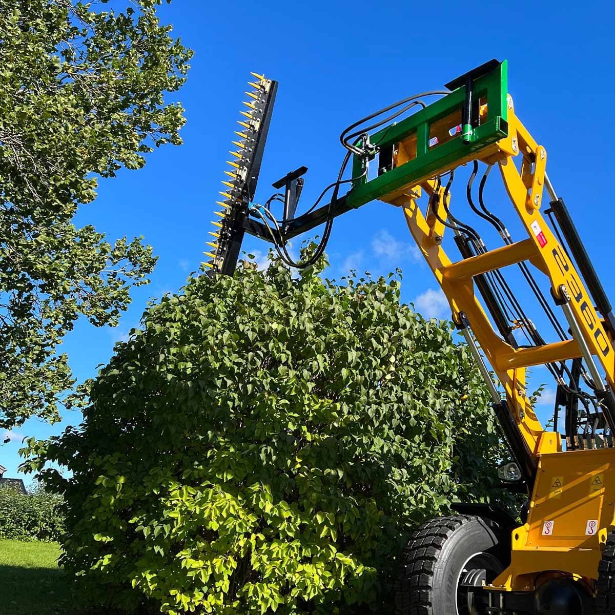 Hedge trimmer hydraulic for frontloaders | Kellfri